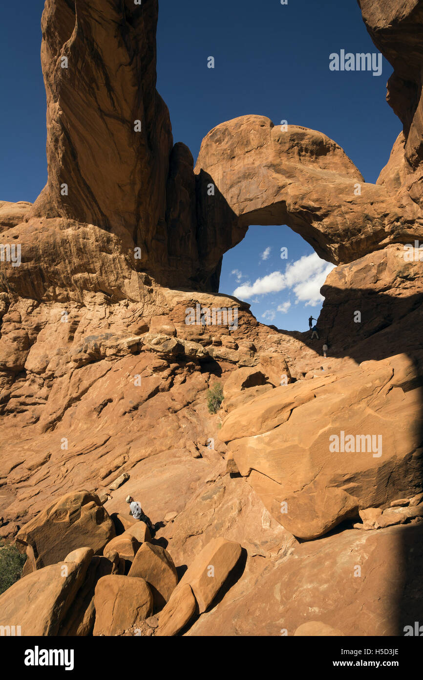 Double arch windows hi-res stock photography and images - Alamy
