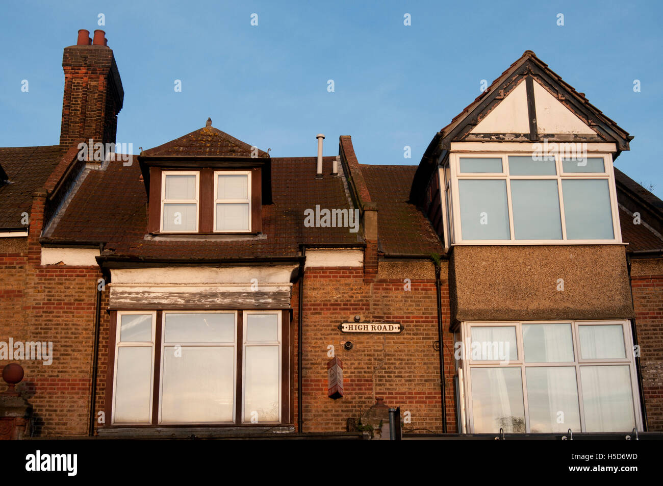 Typical english house hi-res stock photography and images - Alamy