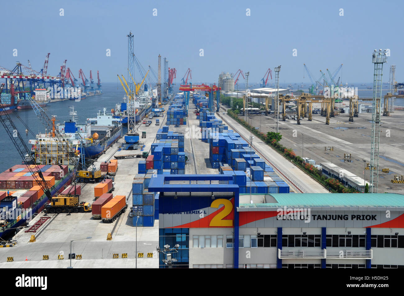 JAKARTA, INDONESIA. NOVEMBER 15, 2015: Activities in the port of ...