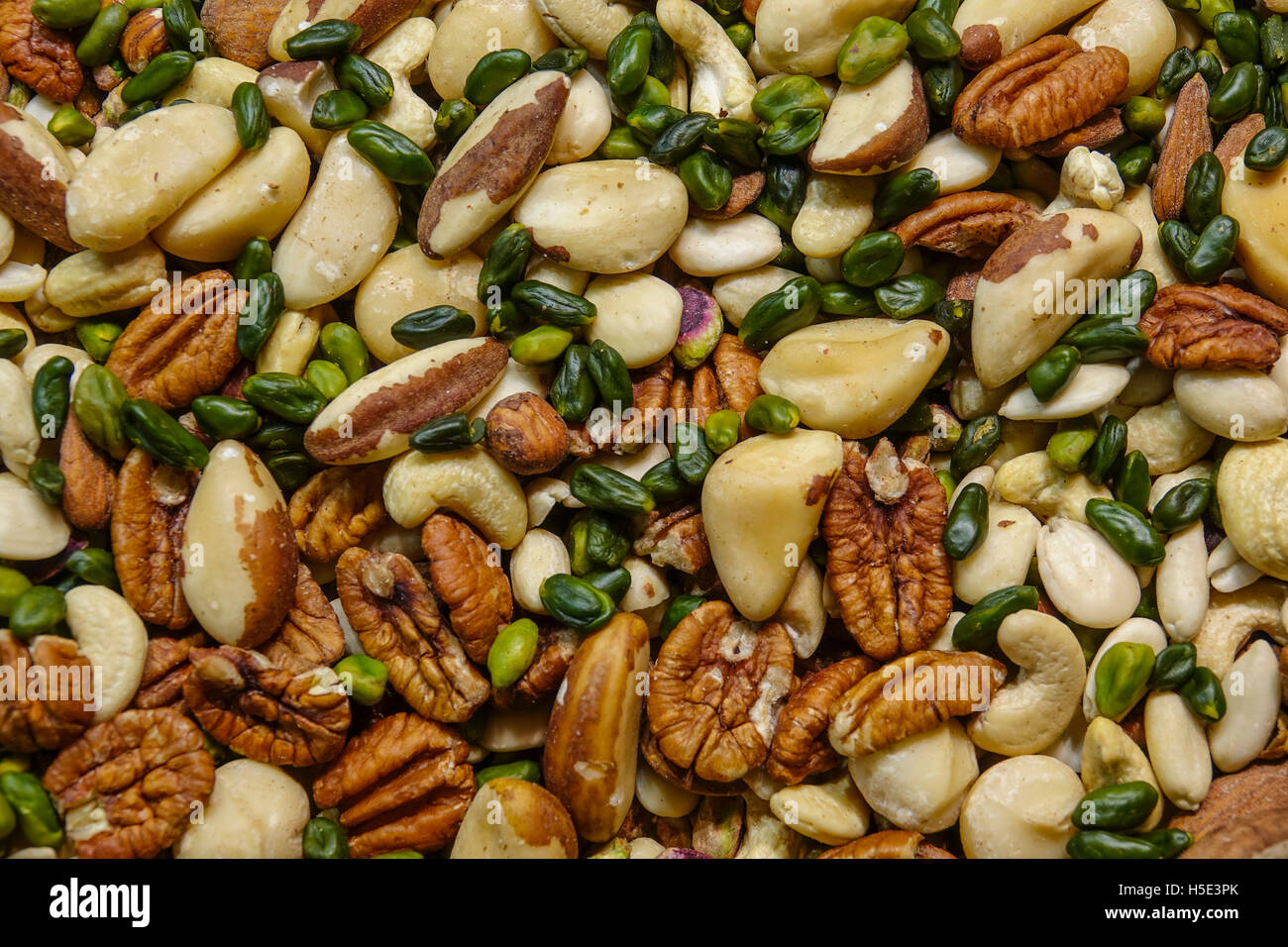 Mixed nuts, almonds and pistachios Stock Photo - Alamy
