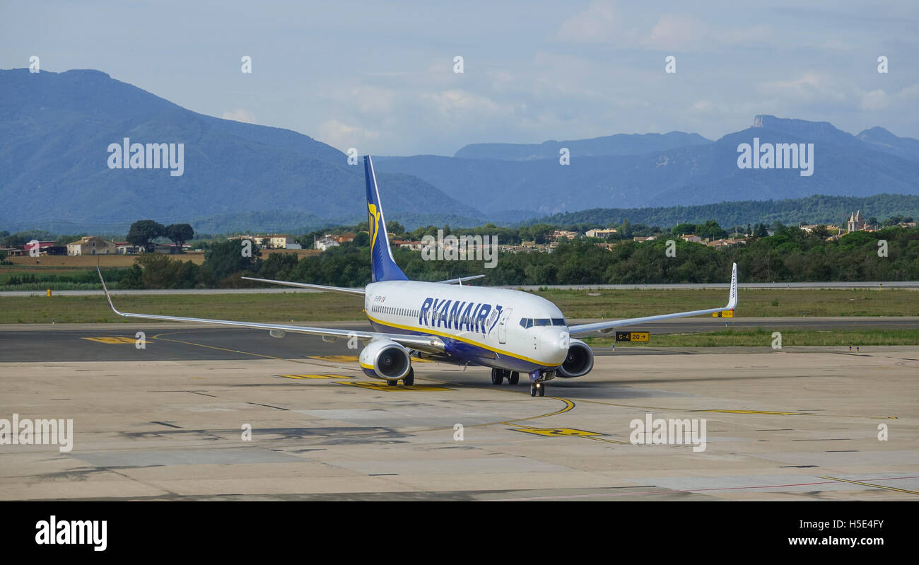 Ryanair airplane arriving at the airport - low fares airline Stock ...