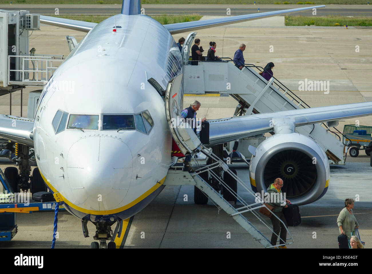 Travel by plane - people alight from aircraft at destination Stock ...