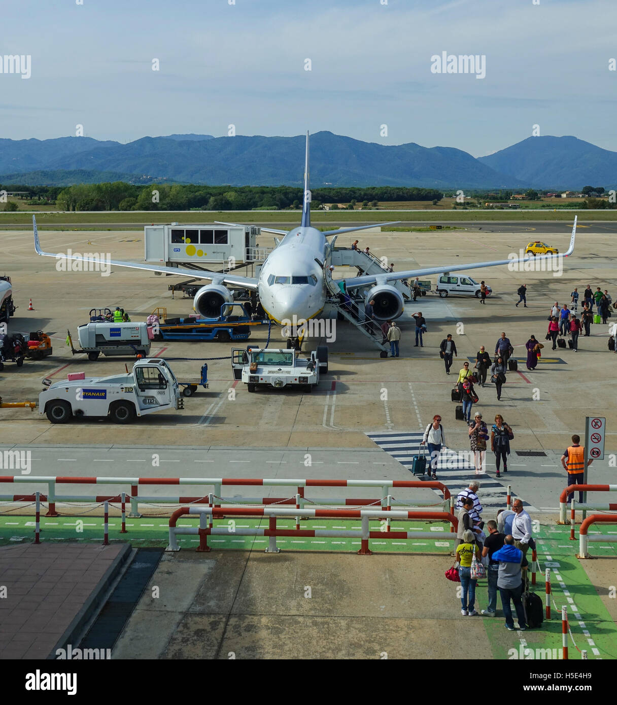 Deboarding passengers at the airport Stock Photo - Alamy