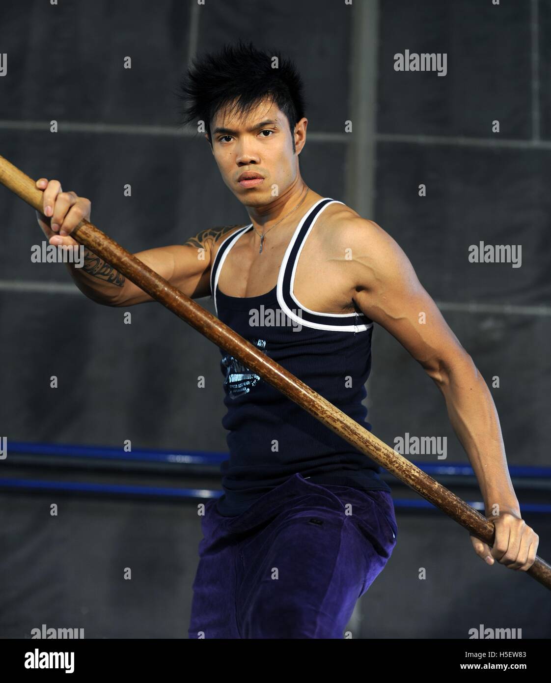 Kung fu stick fighter Stock Photo - Alamy