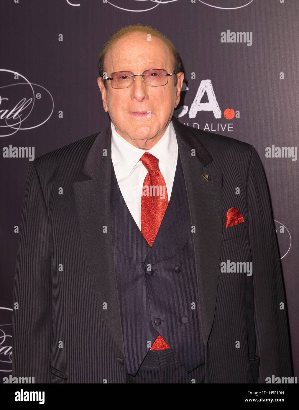 New York, NY, USA. 19th Oct, 2016. Clive davis at arrivals for Keep a ...