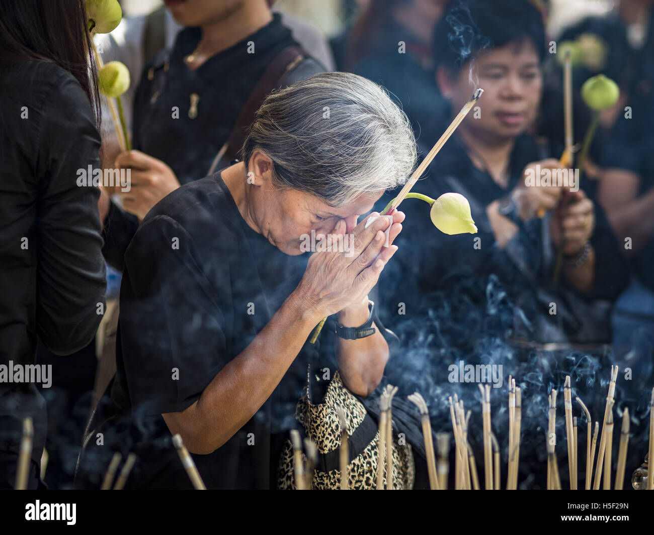 Mourning rama ix hi-res stock photography and images - Alamy