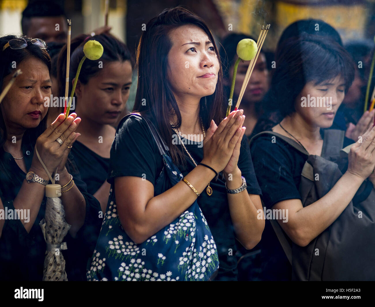 Mourning rama ix hi-res stock photography and images - Alamy