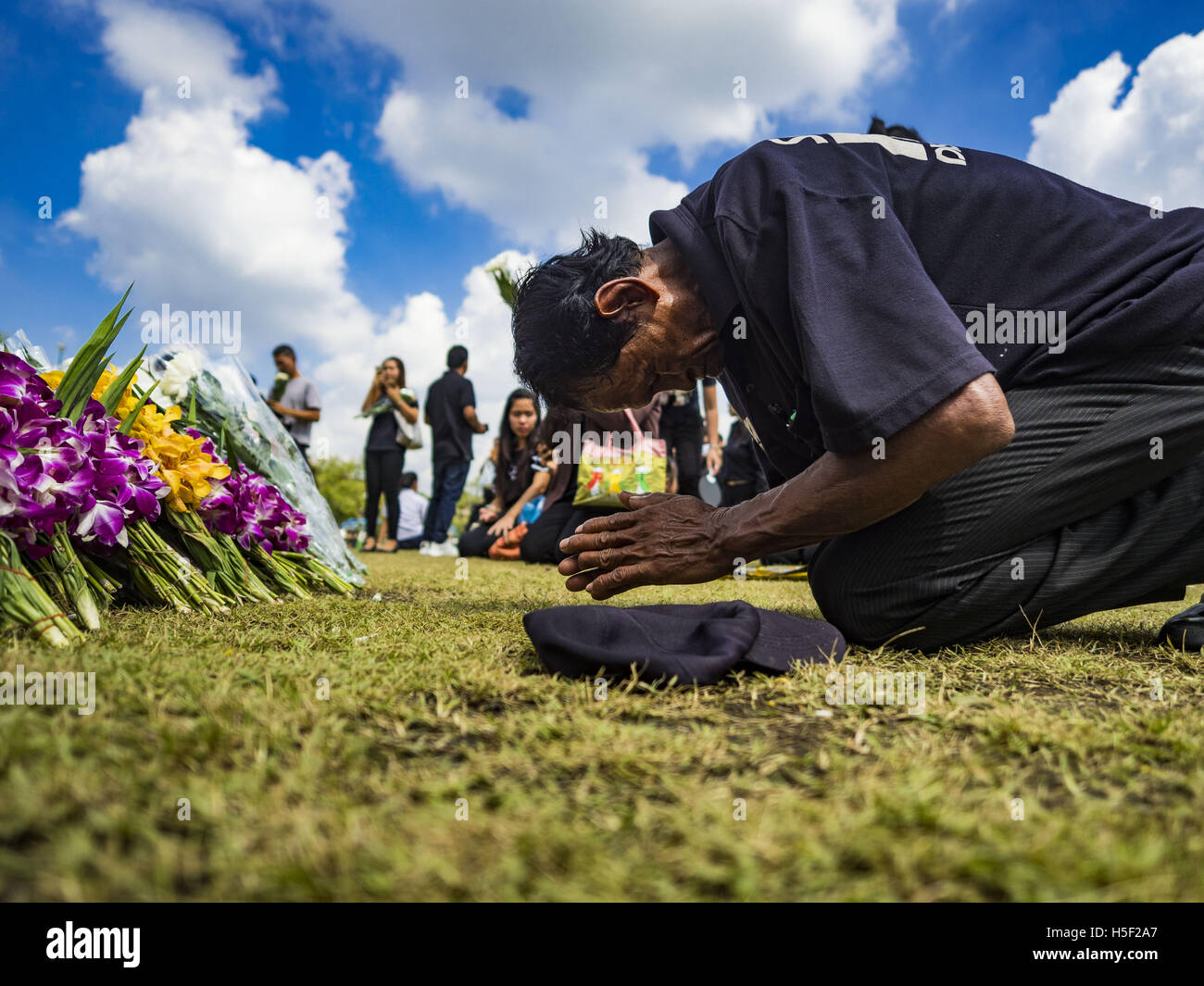 His majesty the king rama ix hi-res stock photography and images - Alamy