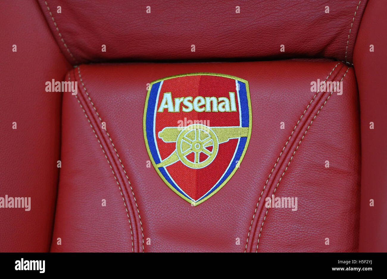Arsenal badge hi-res stock photography and images - Alamy