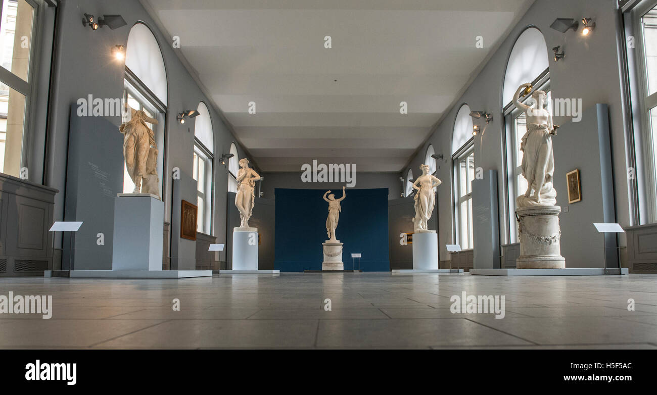Berlin, Germany. 20th Oct, 2016. Statues of dancers can be seen at Bode ...