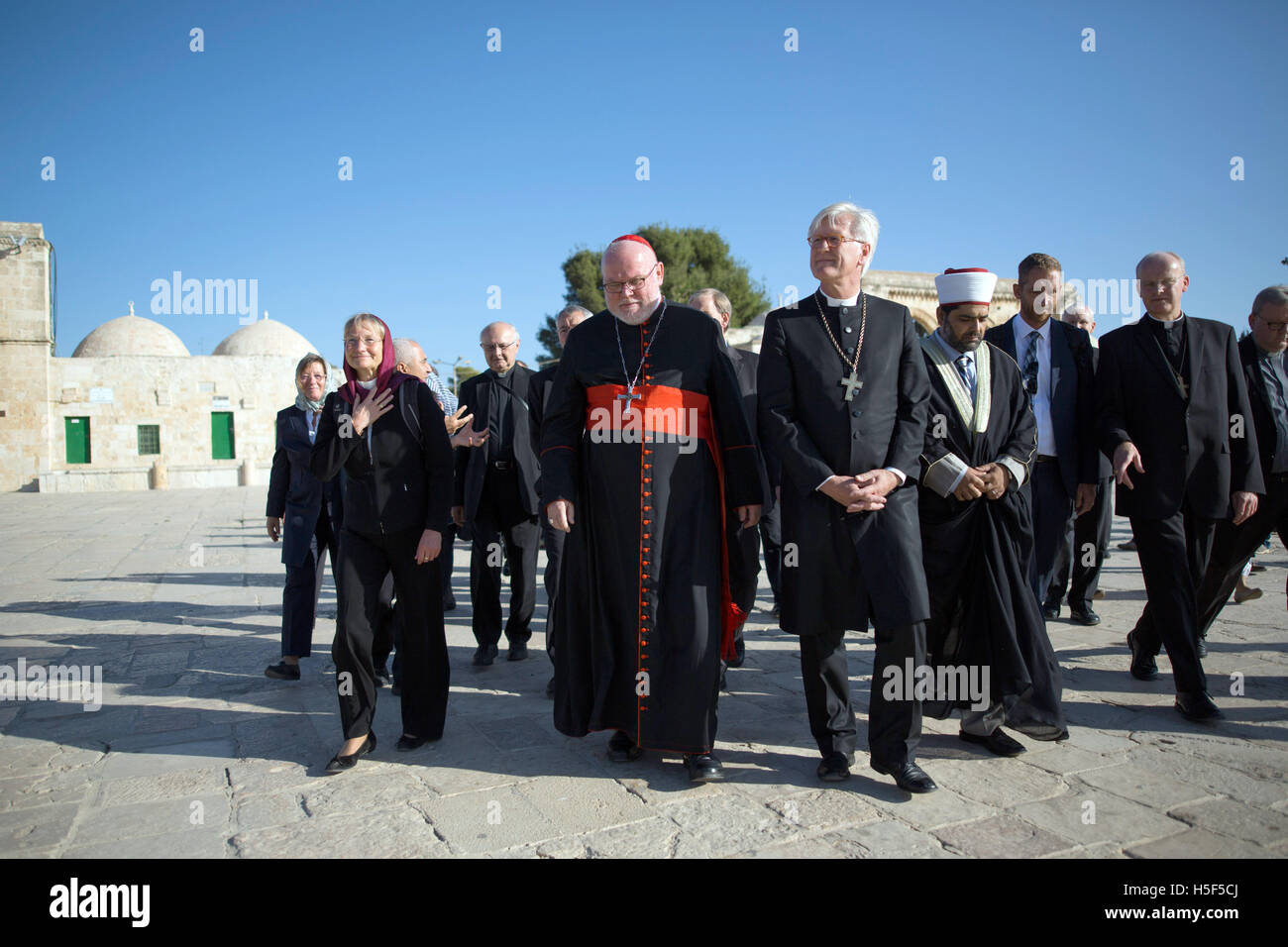 Jerusalem, Israel. 20th Oct, 2016. Cardinal Reinhard Marx (c), State ...