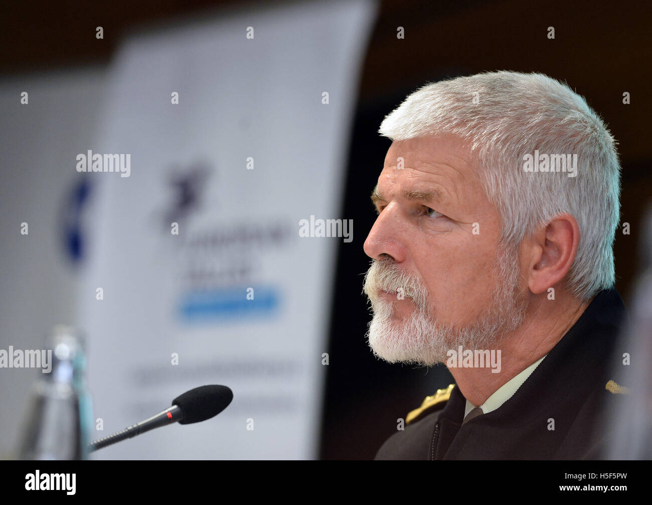 Analysis propaganda hi-res stock photography and images - Alamy