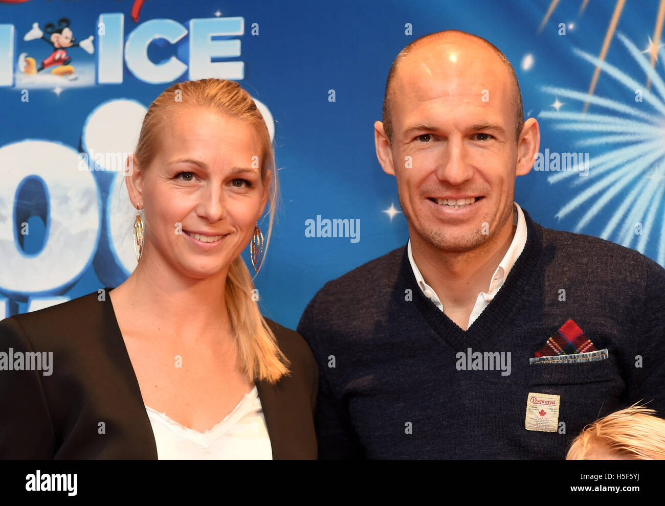 Robben And His Wife Sports Accessin: Arjen Robben Wife Images 2012