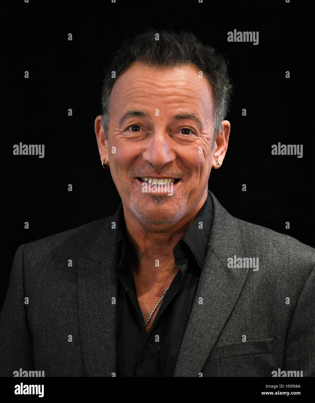 Us rock musician bruce springsteen hi-res stock photography and images ...