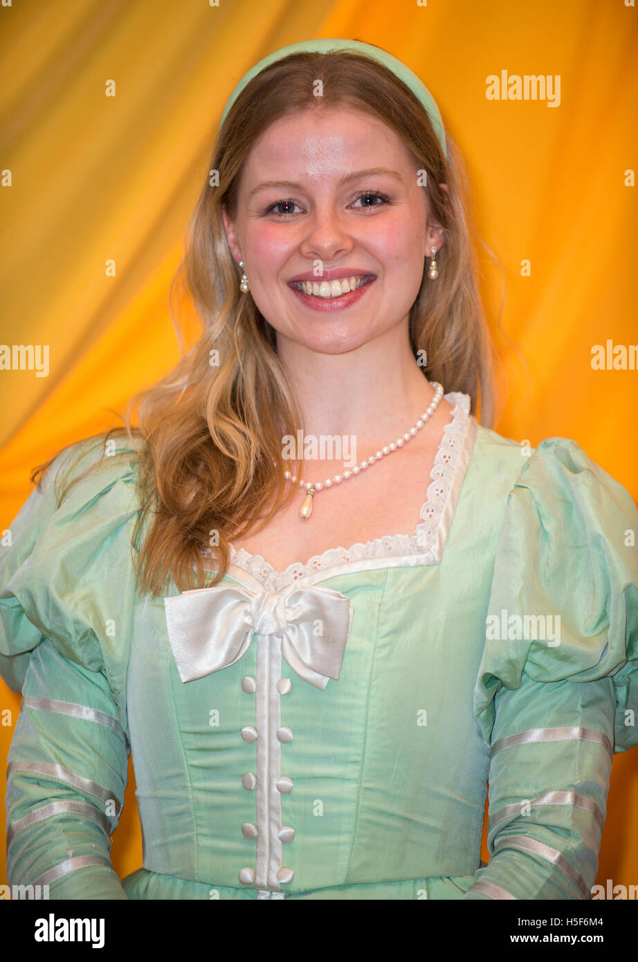 Milton Keynes, UK. 20th October, 2016. Hannah Ponting (Alice Fitzwarren ...