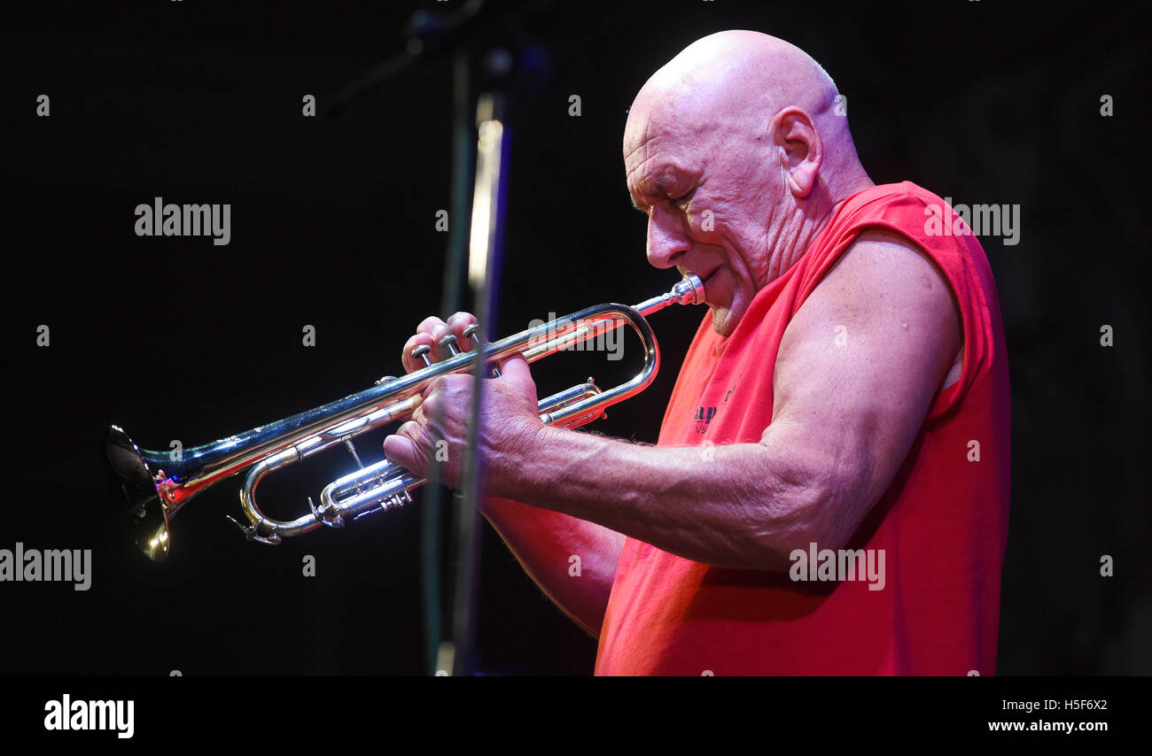 Trumpetist hi-res stock photography and images - Alamy