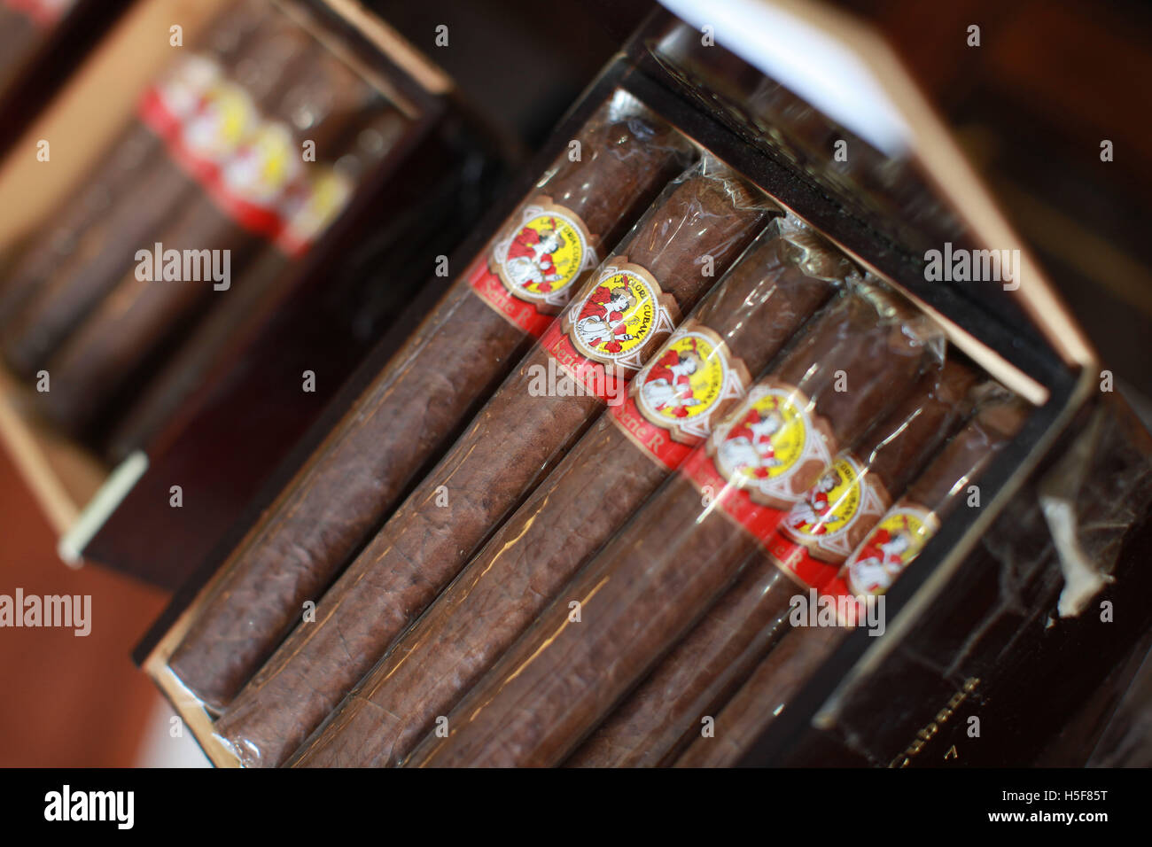 La habana cigar box hi-res stock photography and images - Alamy