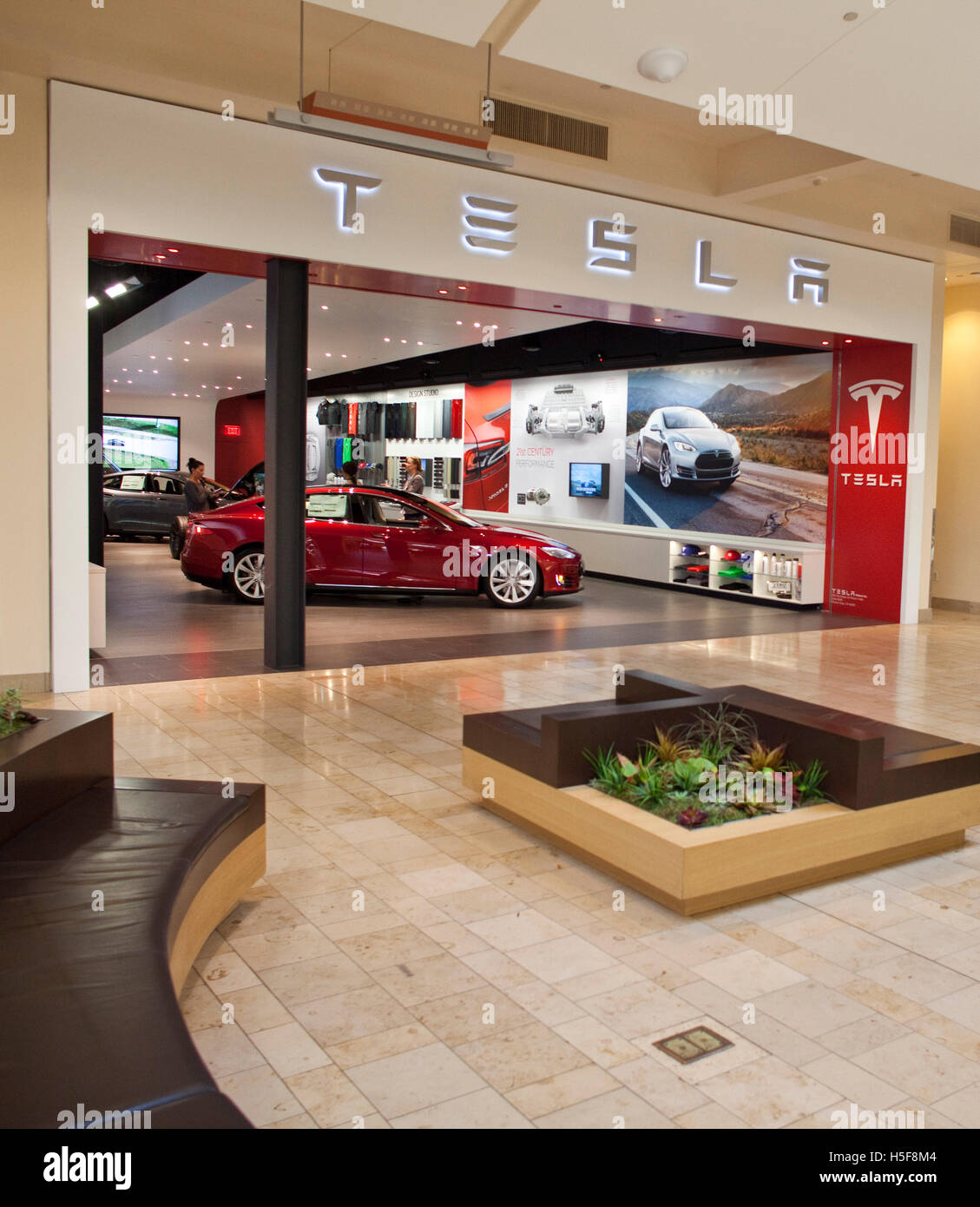 U s car dealerships hi-res stock photography and images - Alamy