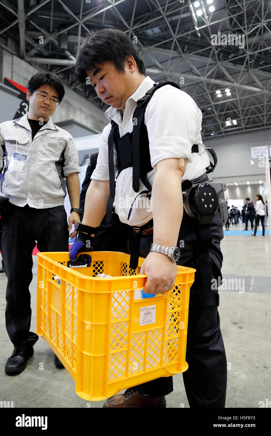 Power assist suits hi-res stock photography and images - Alamy