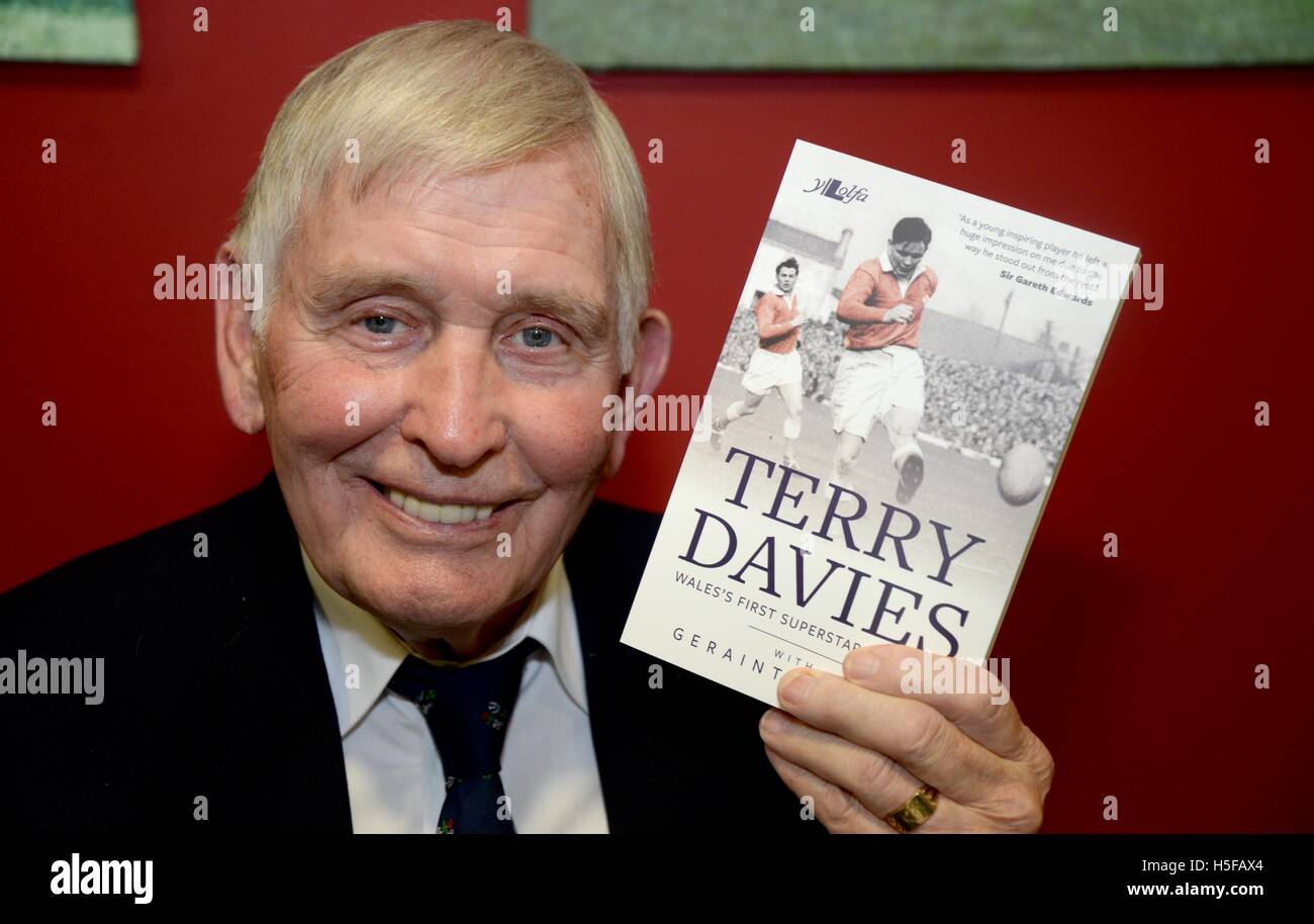 Terry davies rugby hi-res stock photography and images - Alamy
