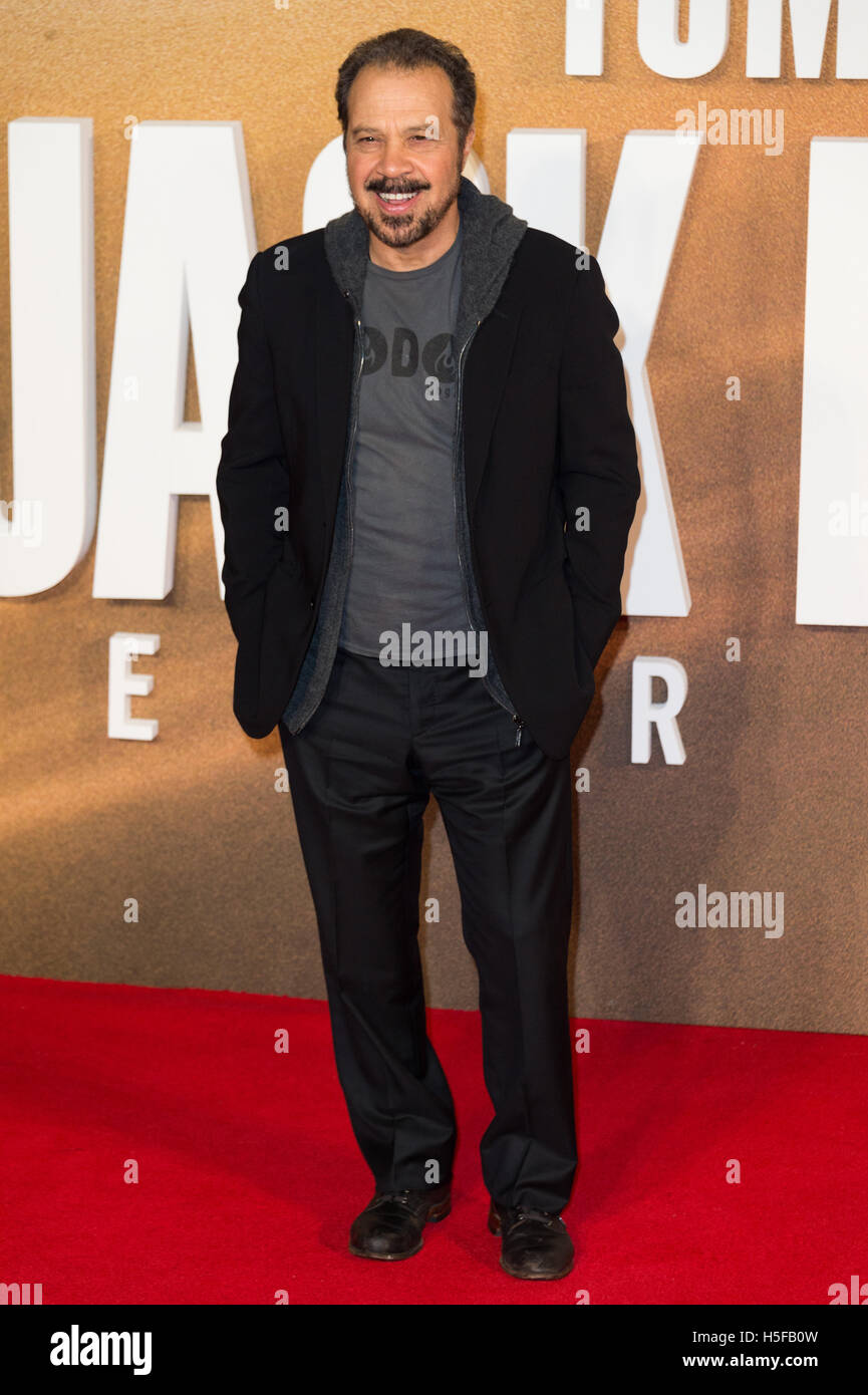 London uk edward zwick at jack reacher hi-res stock photography and ...