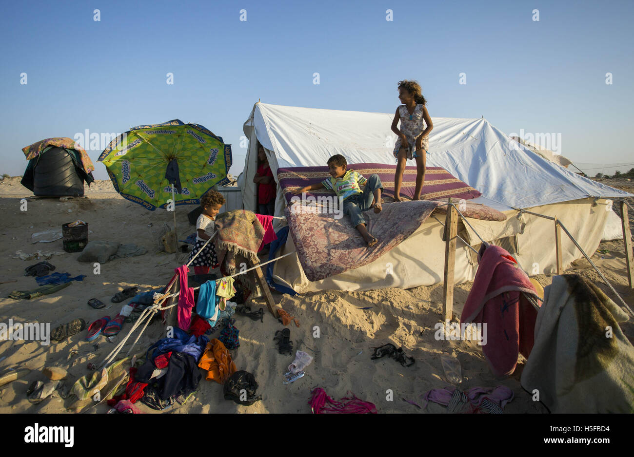 Khan Younis, The Gaza Strip, Palestine. 20th Oct, 2016. Allam kid's ...