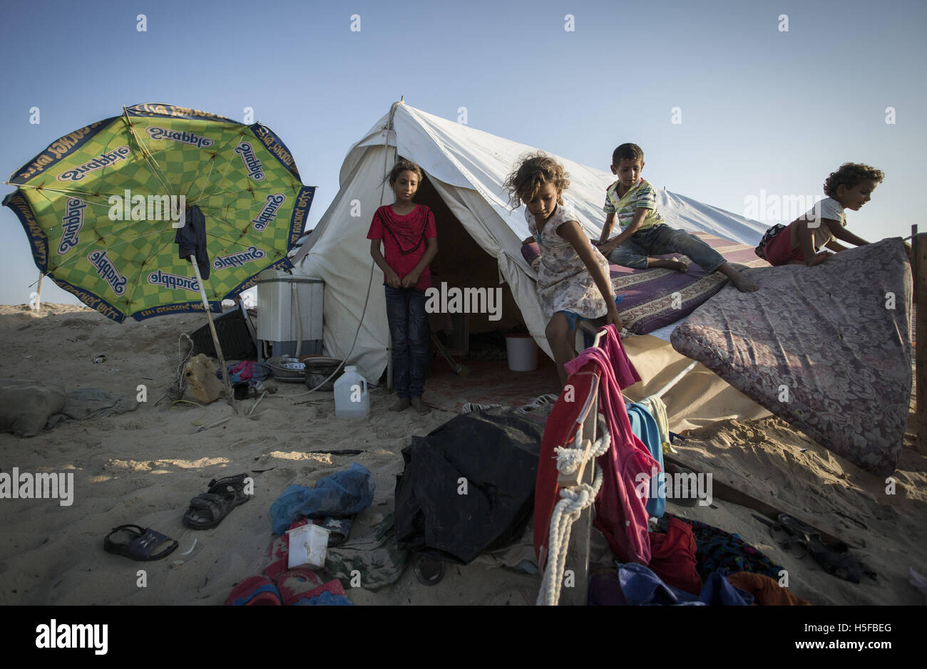 Khan Younis, The Gaza Strip, Palestine. 20th Oct, 2016. Allam kid's ...