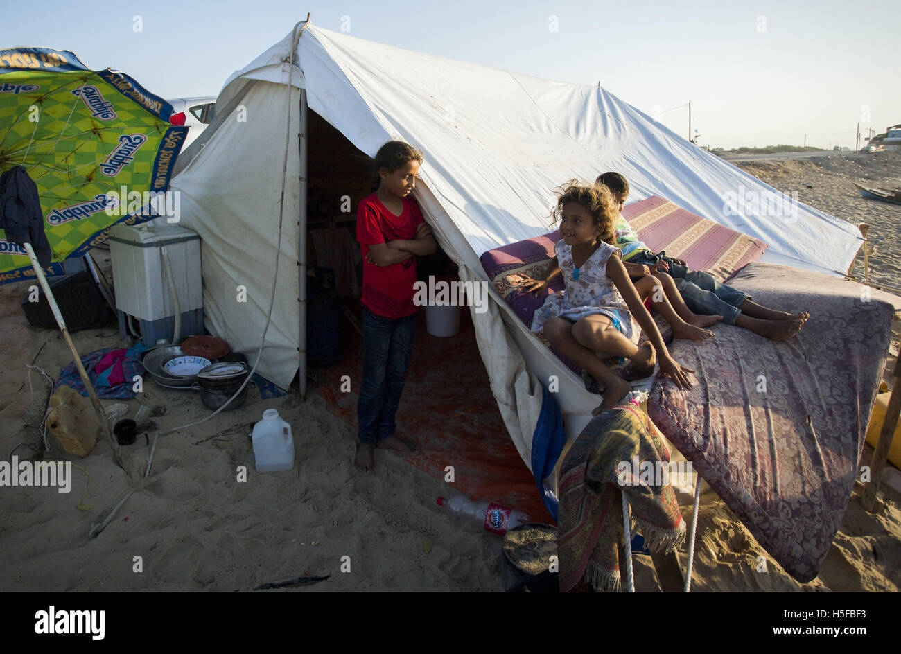 Khan Younis, The Gaza Strip, Palestine. 20th Oct, 2016. Allam kid's ...