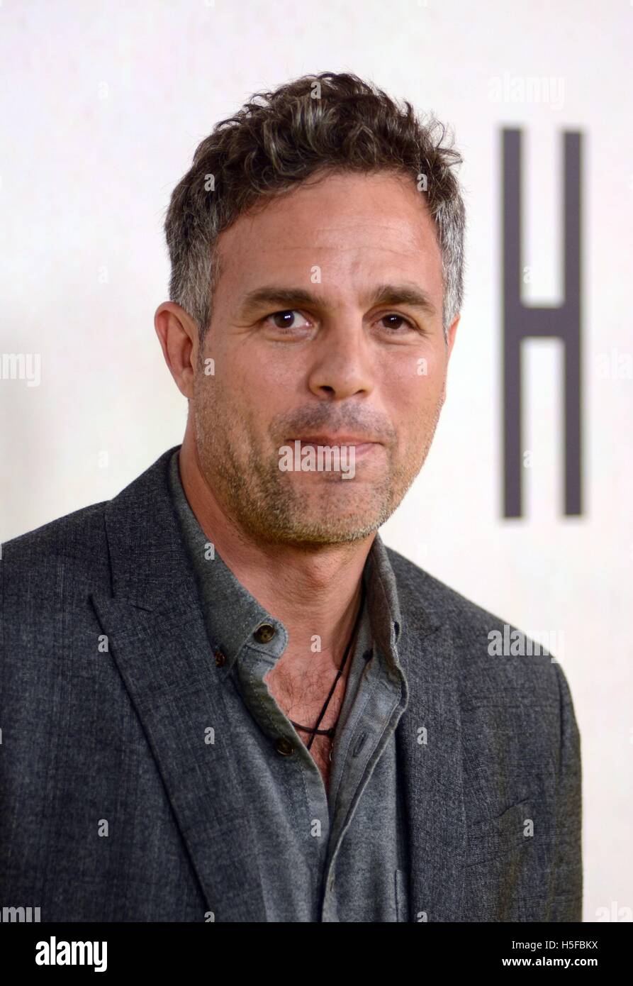 New York, NY, USA. 20th Oct, 2016. Mark Ruffalo at arrivals for BEFORE ...