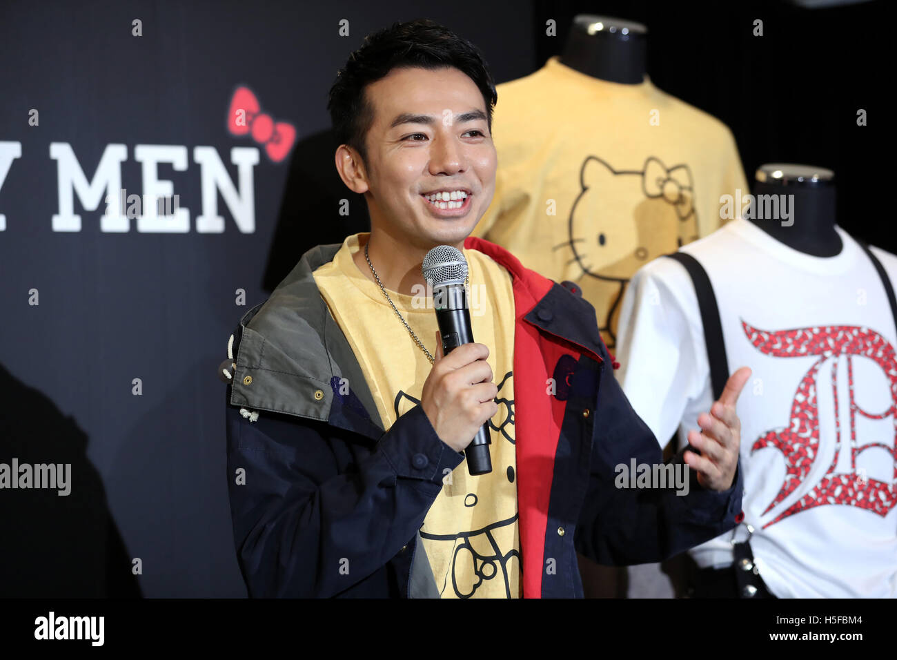 Tokyo, Japan. 21st Oct, 2016. Japanese comedian Yuji Ayabe wears Hello ...
