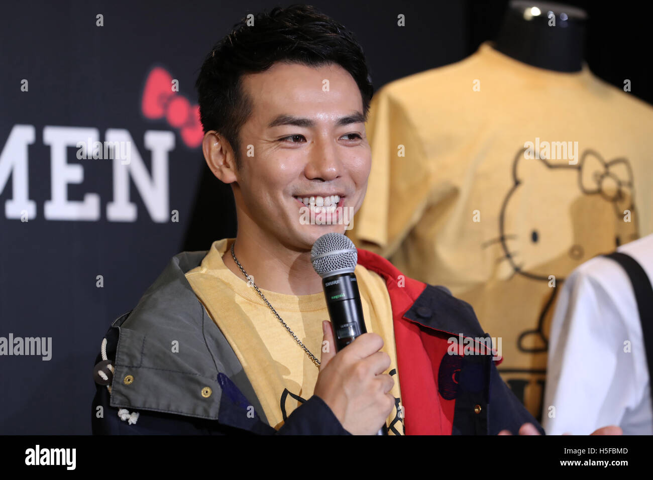 Tokyo, Japan. 21st Oct, 2016. Japanese comedian Yuji Ayabe wears Hello ...