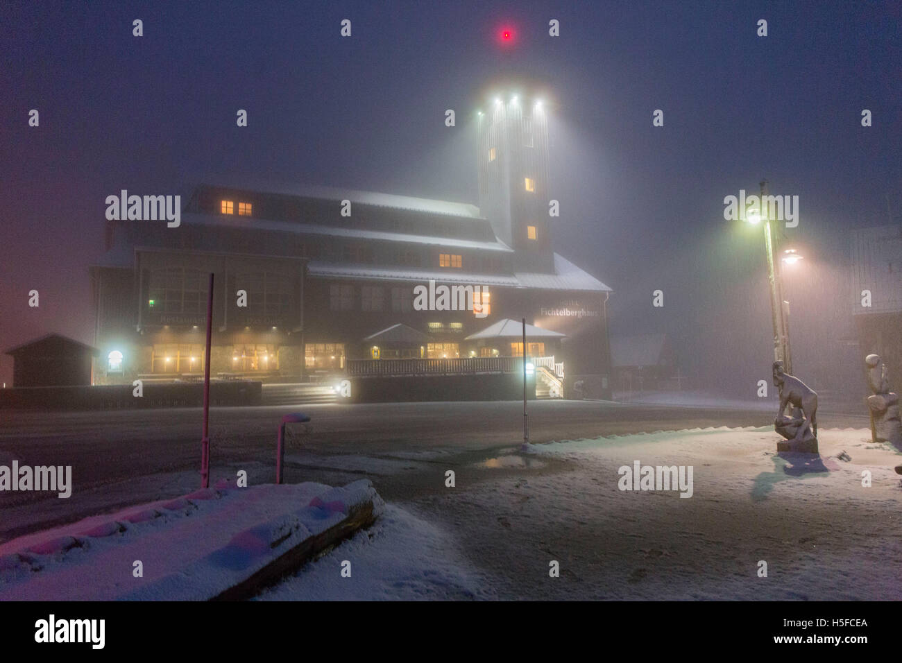 The first snowfall of the year in the Fichtel Mountains in Saxony ...