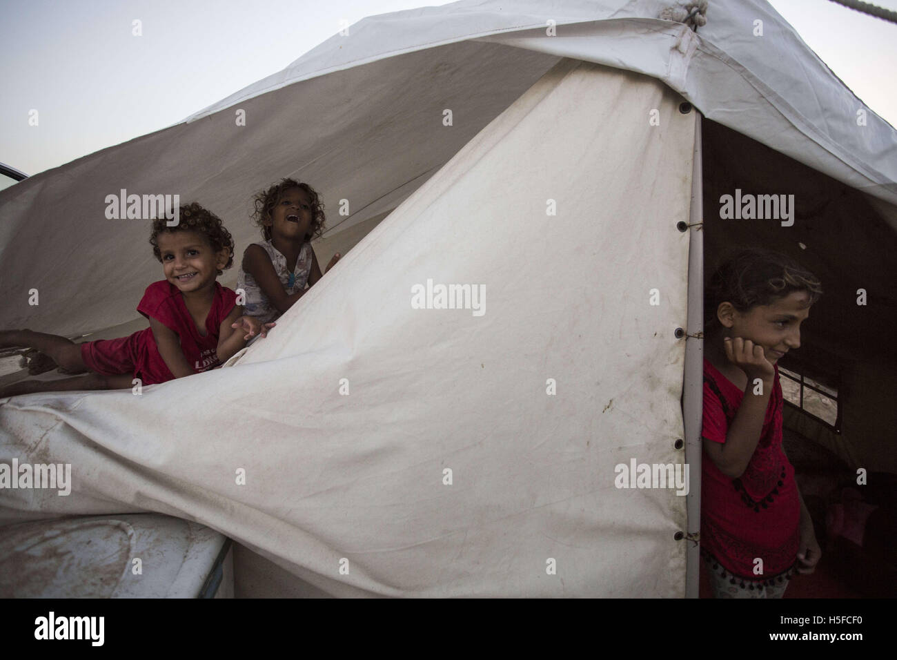Khan Younis, The Gaza Strip, Palestine. 20th Oct, 2016. Allam kid's ...