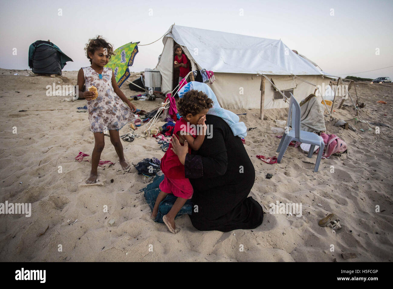 Khan Younis, The Gaza Strip, Palestine. 20th Oct, 2016. Allam kid's ...