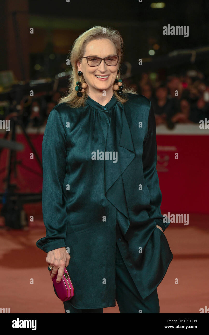 Italy, Rome, 20 October 2016 : Meryl Streep poses for the photographers ...