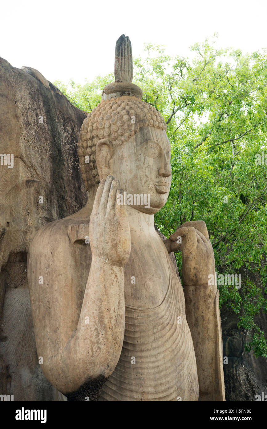 Sri lanka aukana buddha statue hi-res stock photography and images - Alamy