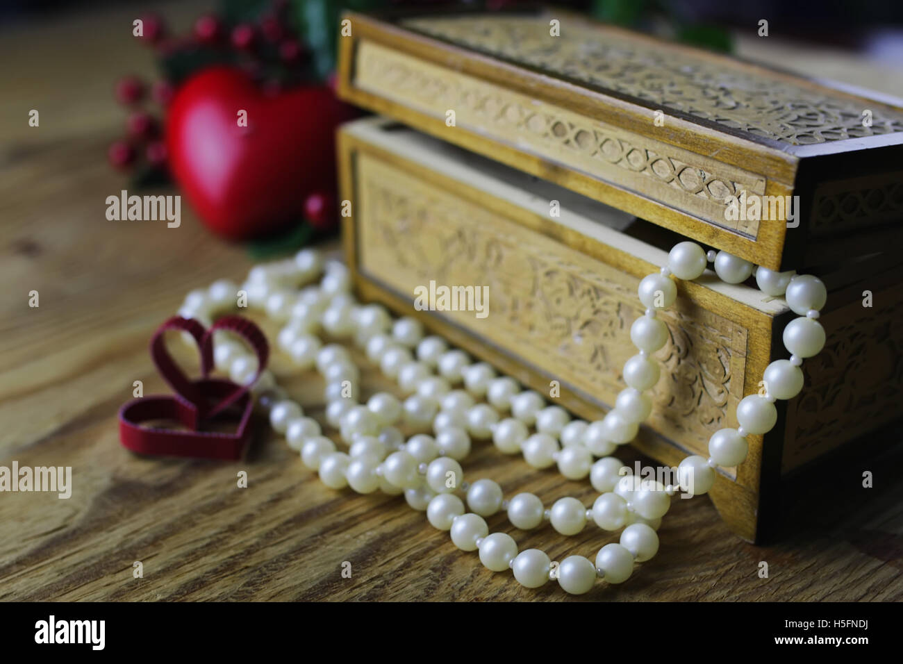 pearl necklace love box Stock Photo - Alamy