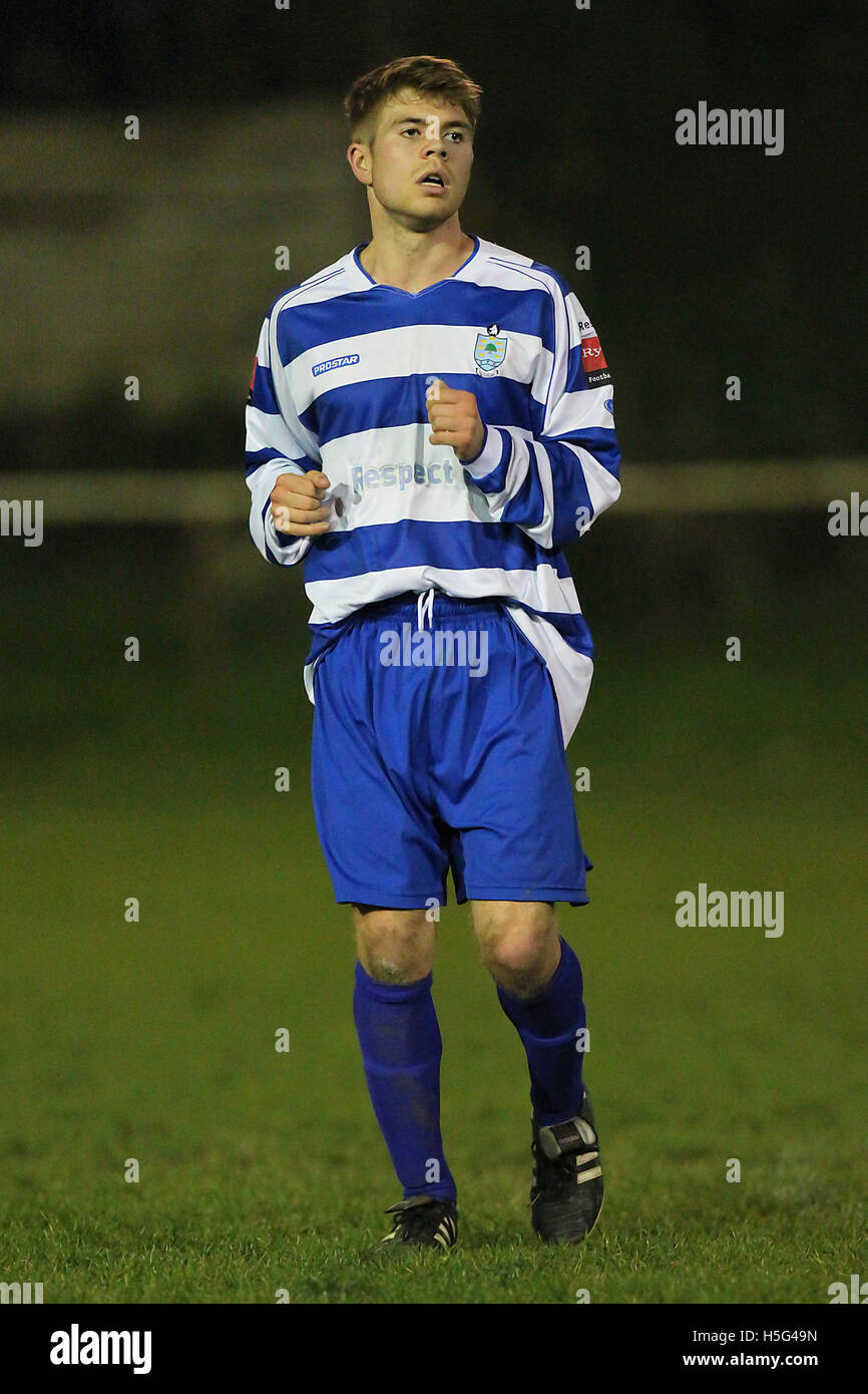 Tom Cowan of Ilford - Clapton vs Ilford - Essex Senior League Football ...