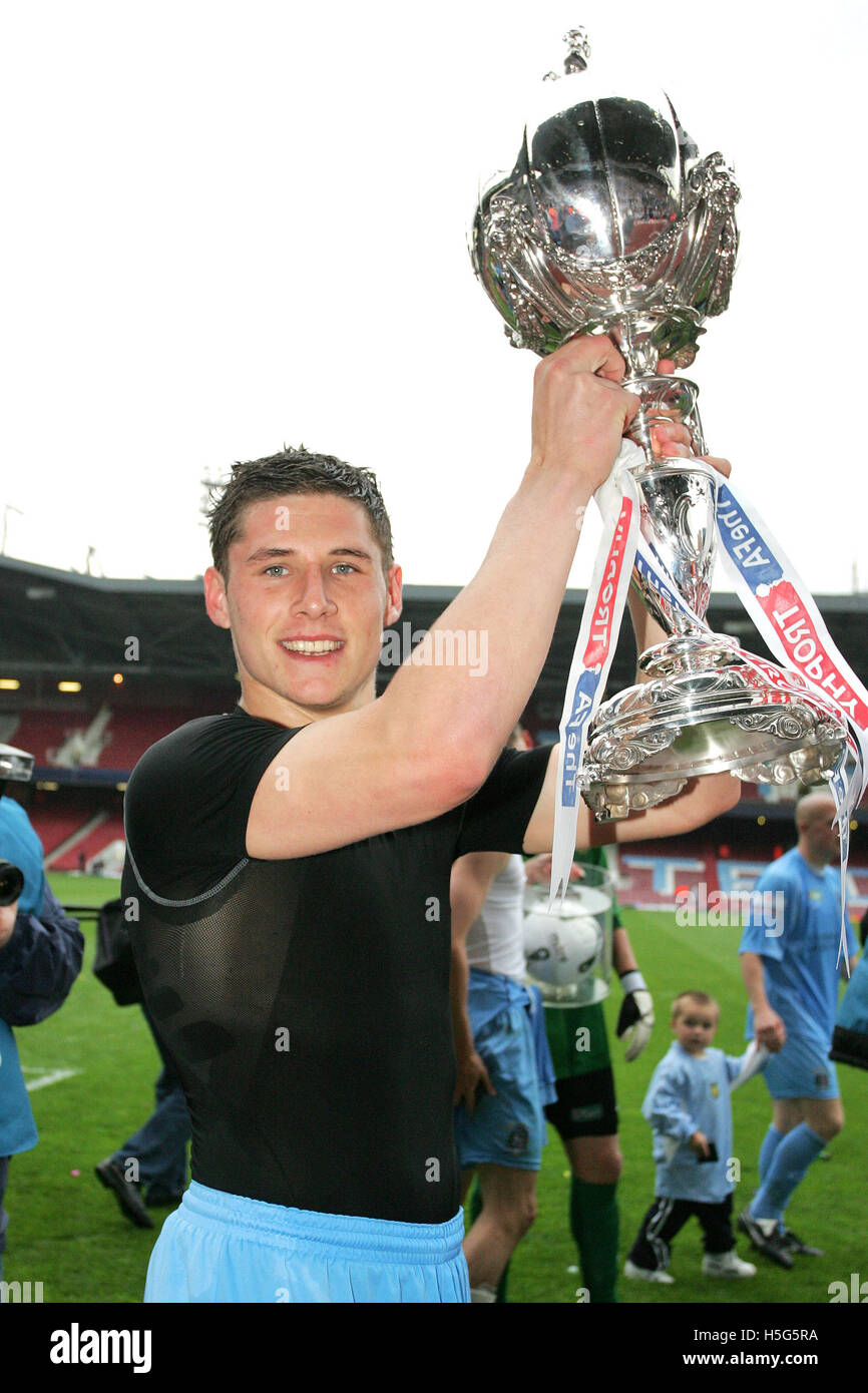 Gary Hooper of Grays celebrates with the FA Trophy - Grays Athletic vs ...