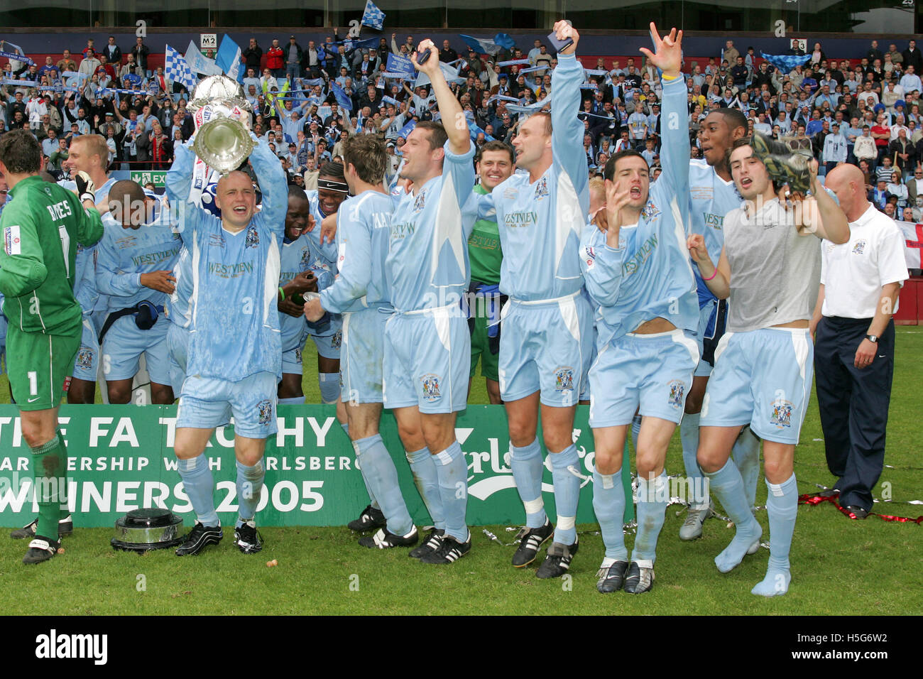 Hucknall town fa trophy final hi-res stock photography and images - Alamy