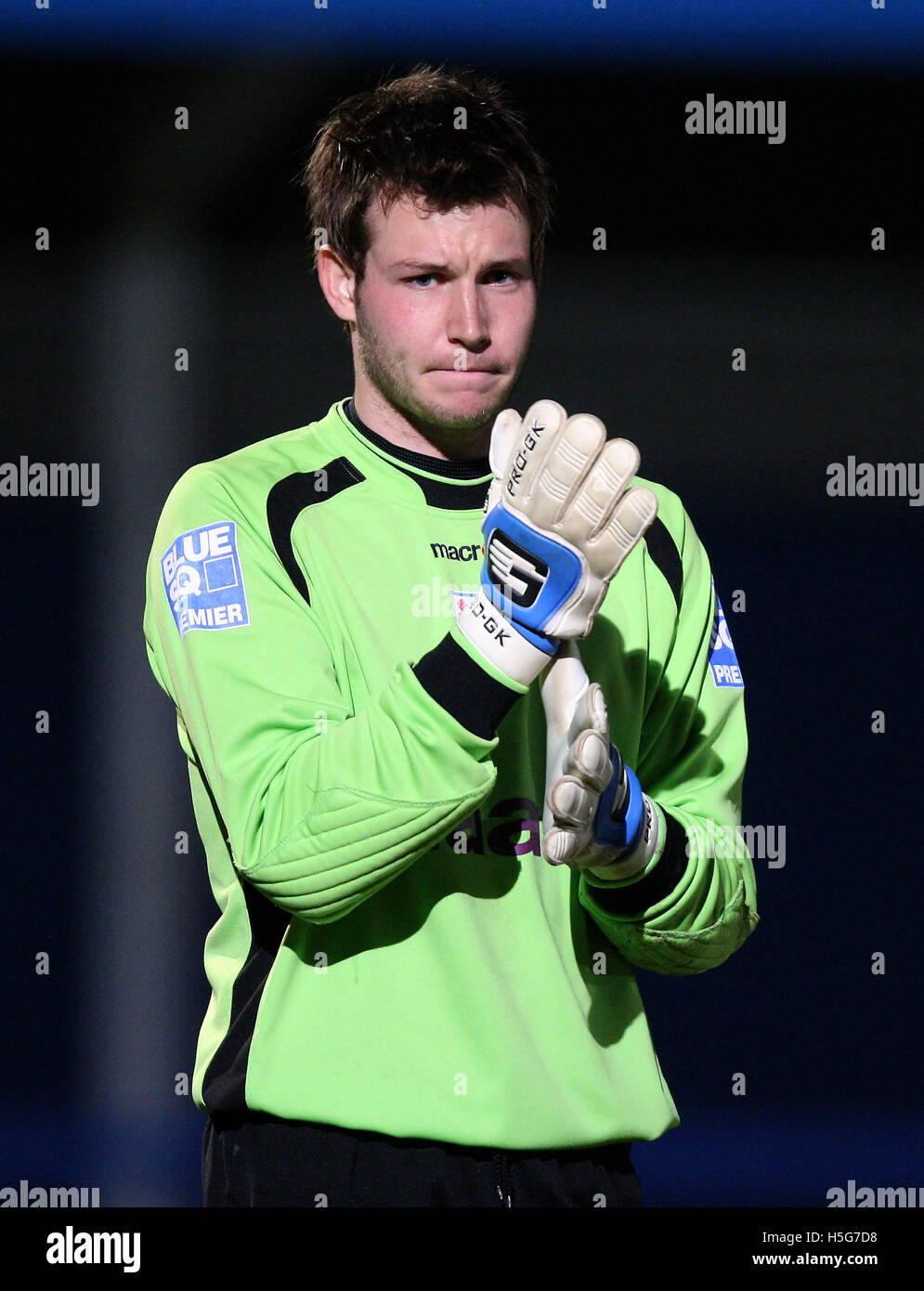 Dale Roberts of Rushden - Grays Athletic vs Rushden & Diamonds - Blue ...