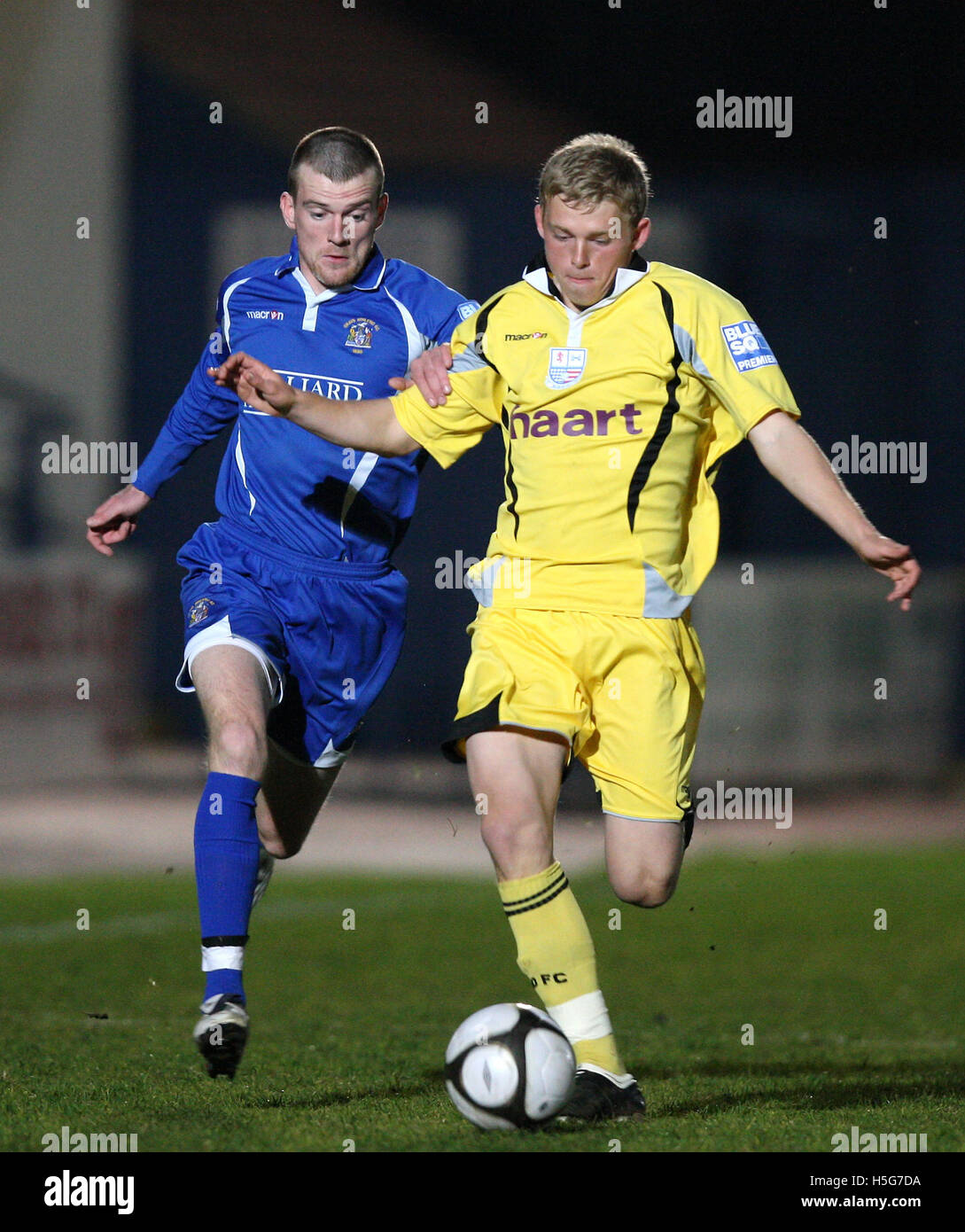 Barry Cogan of Grays (L) and Jake Beecroft of Rushden - Grays Athletic ...
