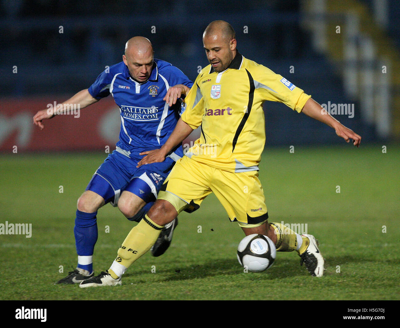 Stuart Thurgood (L) of Grays and Simon Downer of Rushden - Grays ...