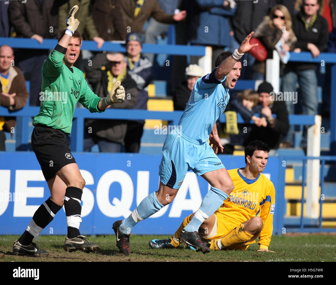 Jon Ashton of Grays opens the scoring 1-0 and celebrates his goal ...