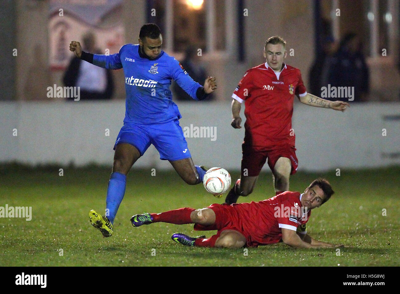 Billy Holland of Aveley and Leon Smith of Redbridge - Redbridge vs ...