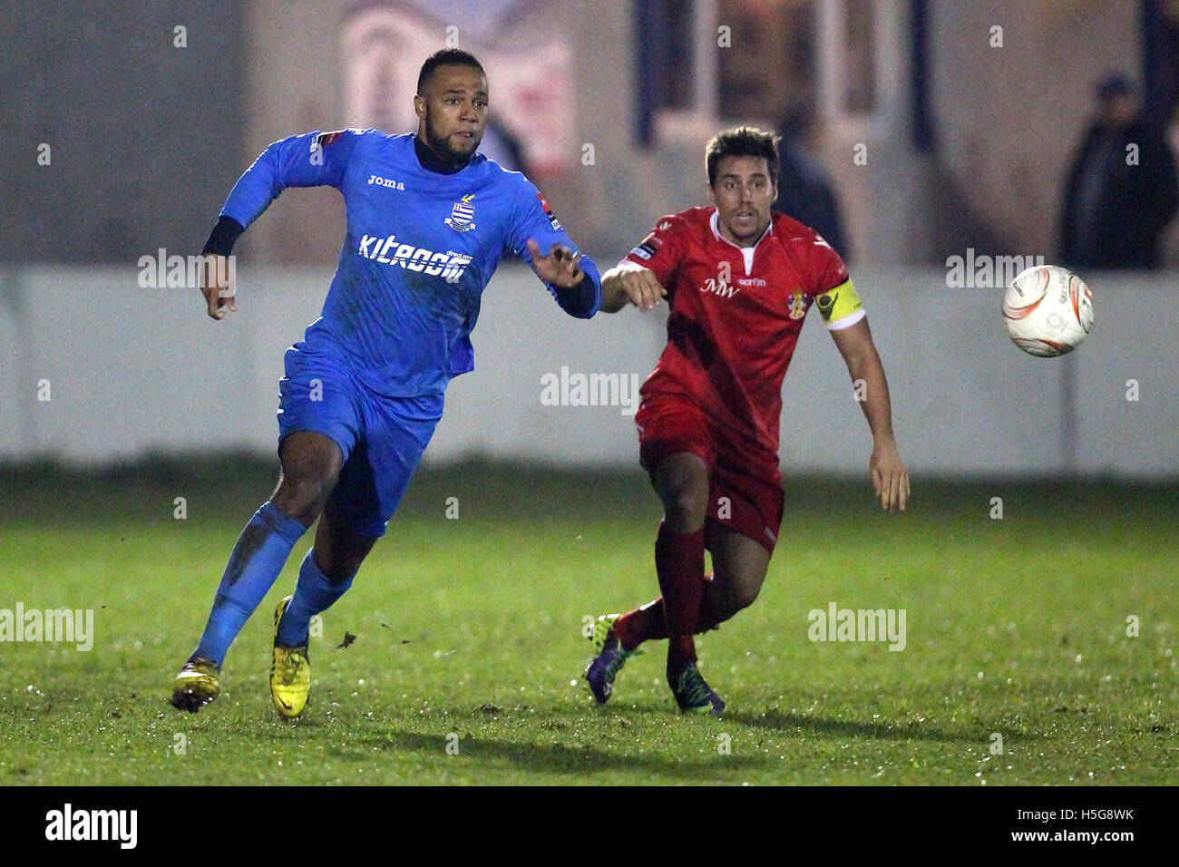 Billy Holland of Aveley and Leon Smith of Redbridge - Redbridge vs ...