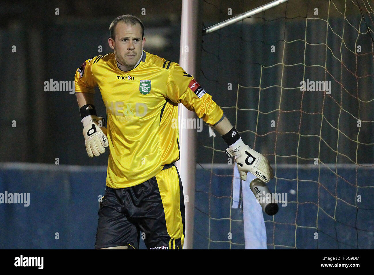 Thamesmead goalkeeper Robert Budd - Redbridge vs Thamesmead Town ...