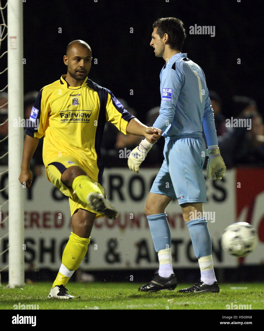 Football player centre circle hi-res stock photography and images - Alamy