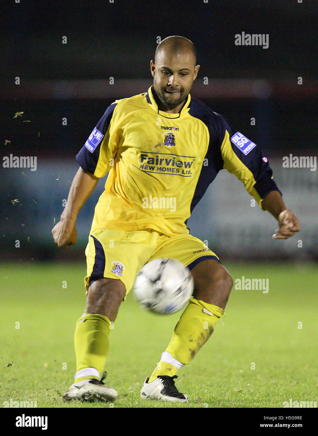 Simon Downer of Grays - Aldershot Town vs Grays Athletic - Blue Square ...