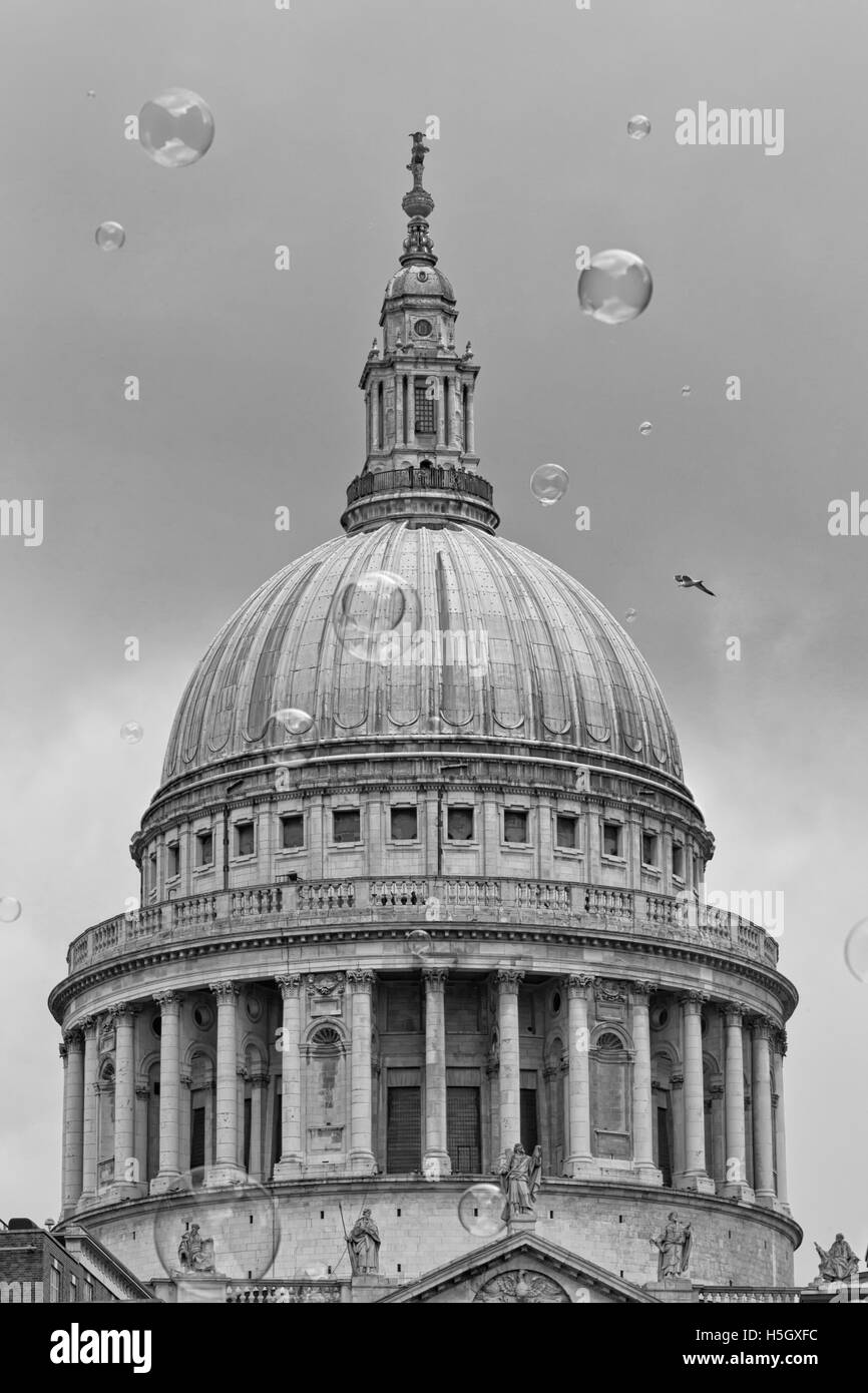 Street scene people uk Black and White Stock Photos & Images - Alamy